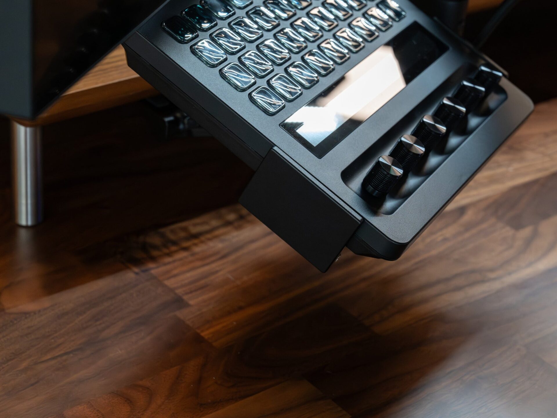PREDUCTS、大型デバイスを浮かせて固定する「Clamp Gadget Arm」を発売 | ミスターガジェット